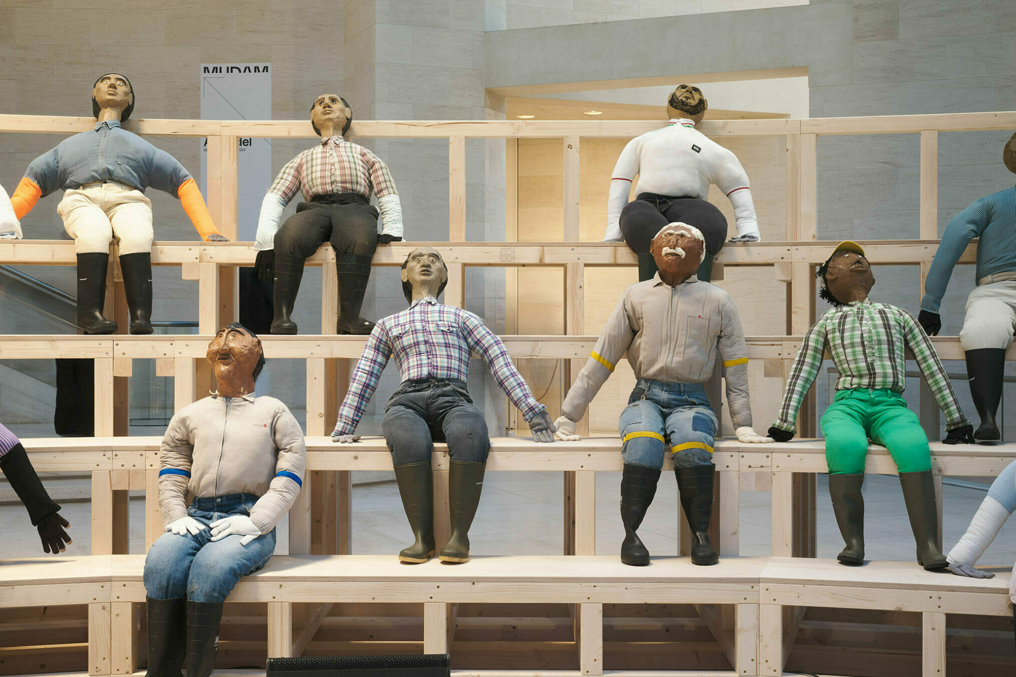 French | Enjoy art in many ways