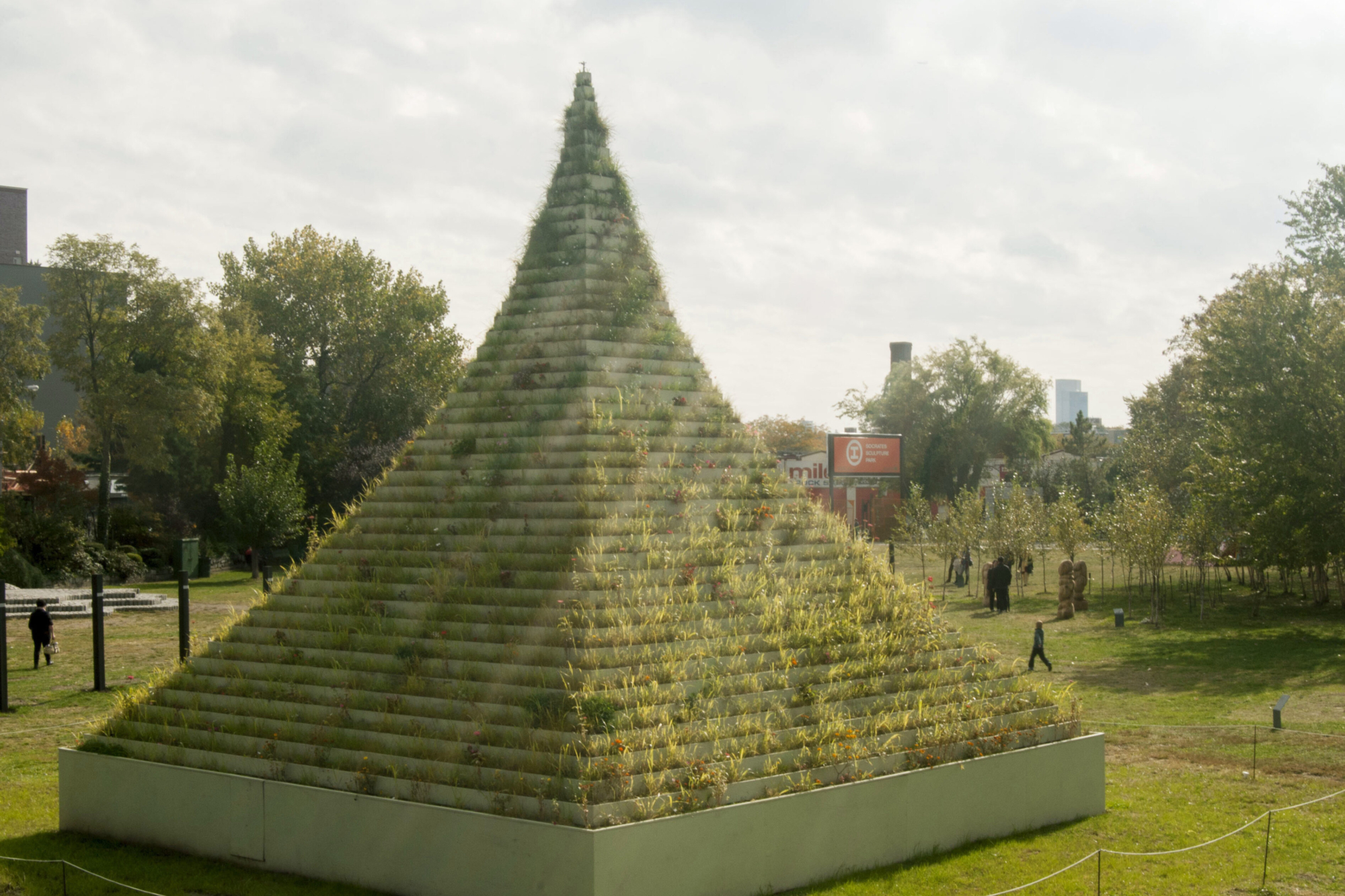 The Living Pyramid | Mudam